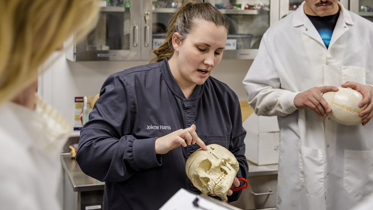 Anatomy professor receives NWC Teaching Excellence Award